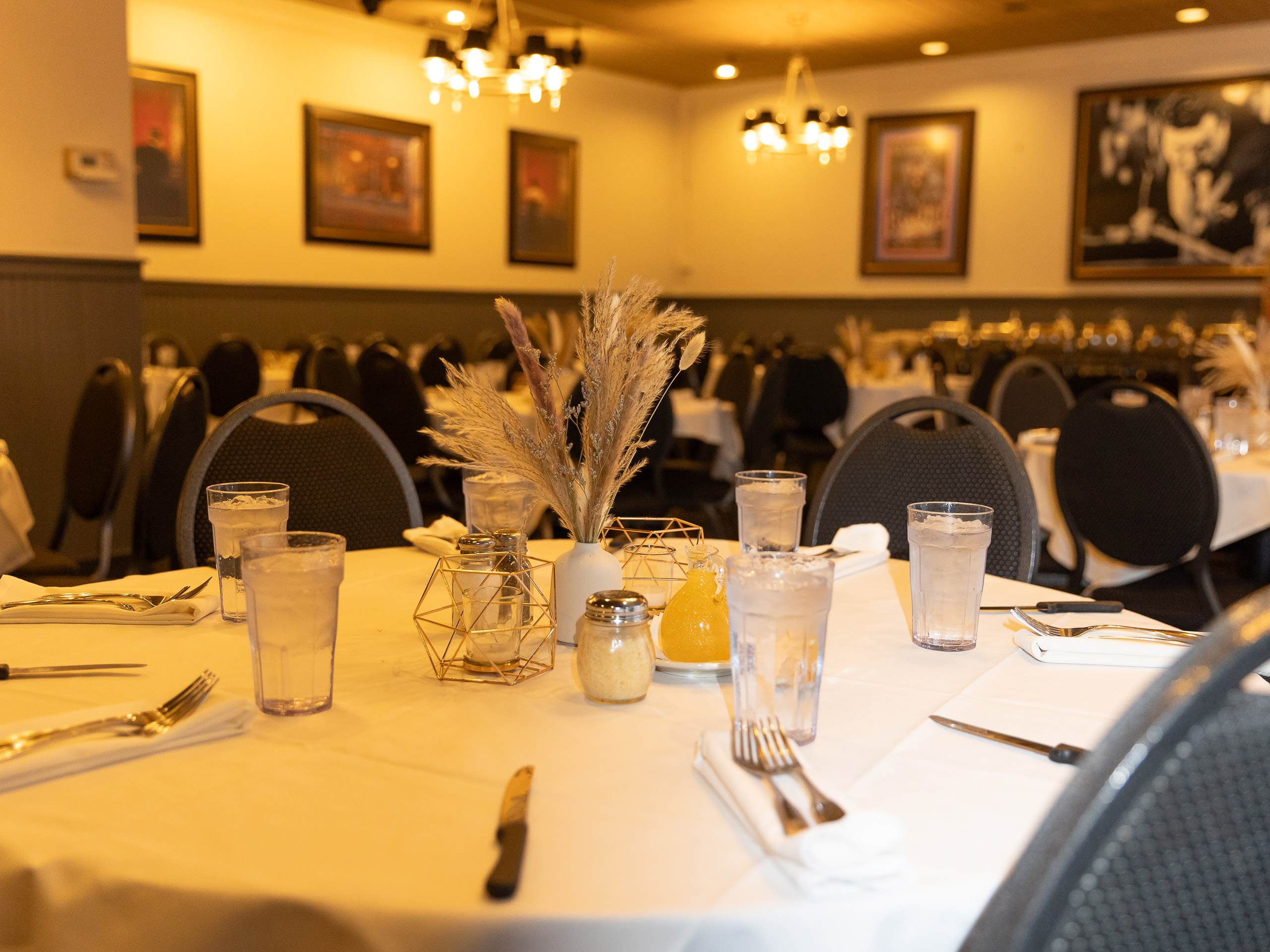 Capone's Restaurant and Lounge